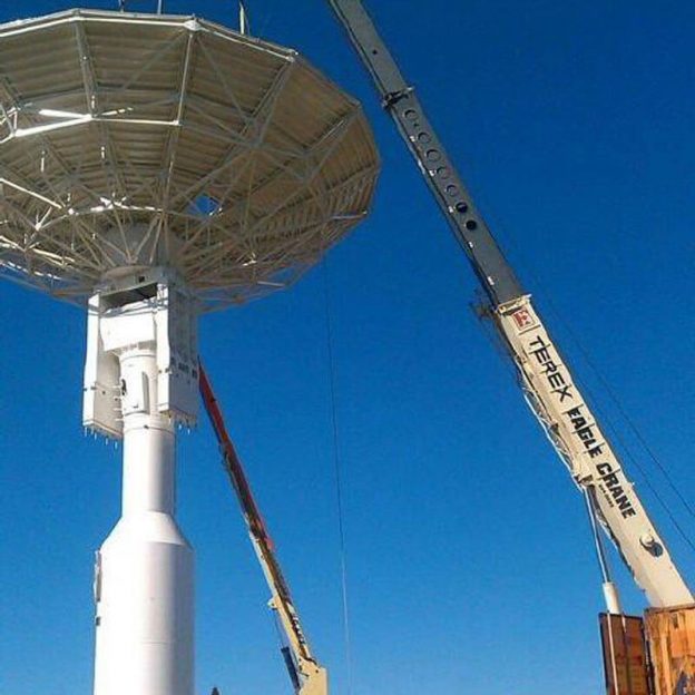 Steel Satellite Erection - Eagle Crane